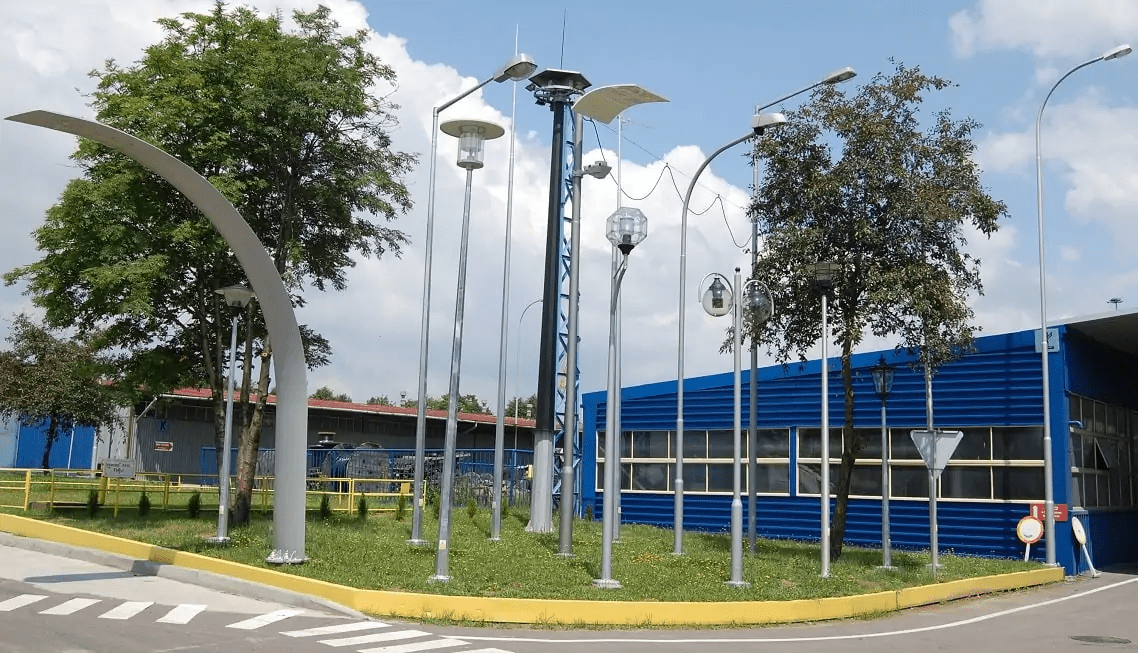 Mâts d’éclairage en aluminium 6-12m (forme ronde) - Éclairage Romvolt